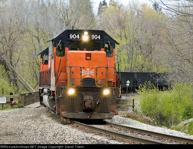 B&LE 904 leads this loaded ore train over Hogback Bridge